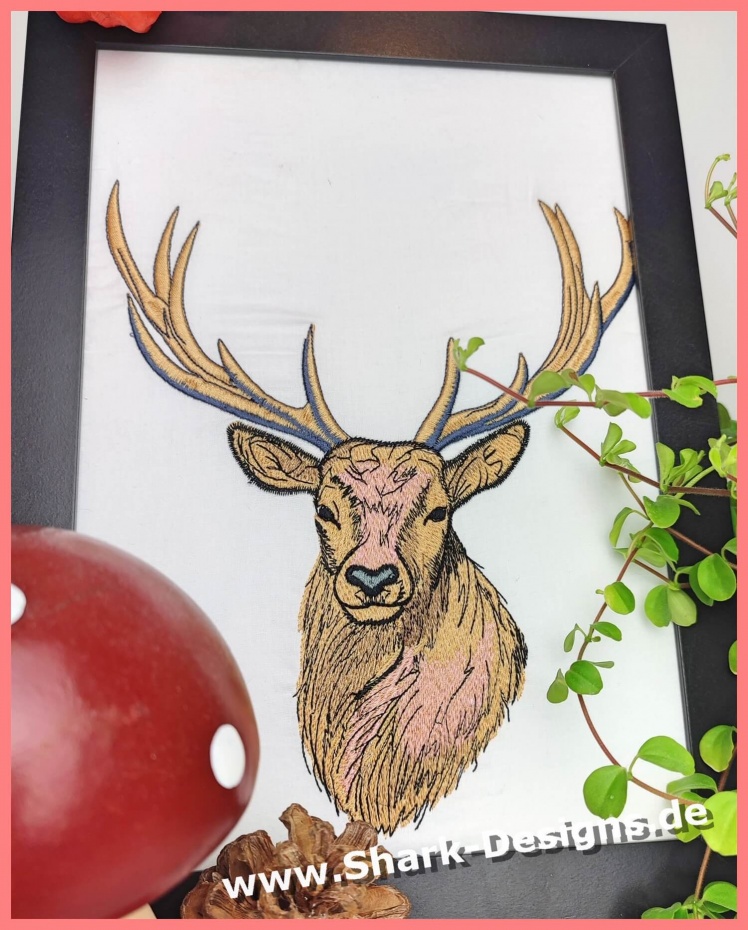 Embroidery file deer in 9 realistic sizes