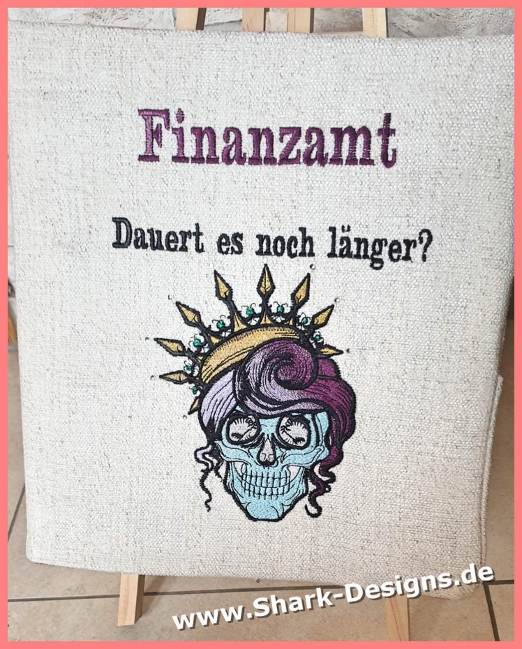 Embroidery file Grunge Lady in skull sizes