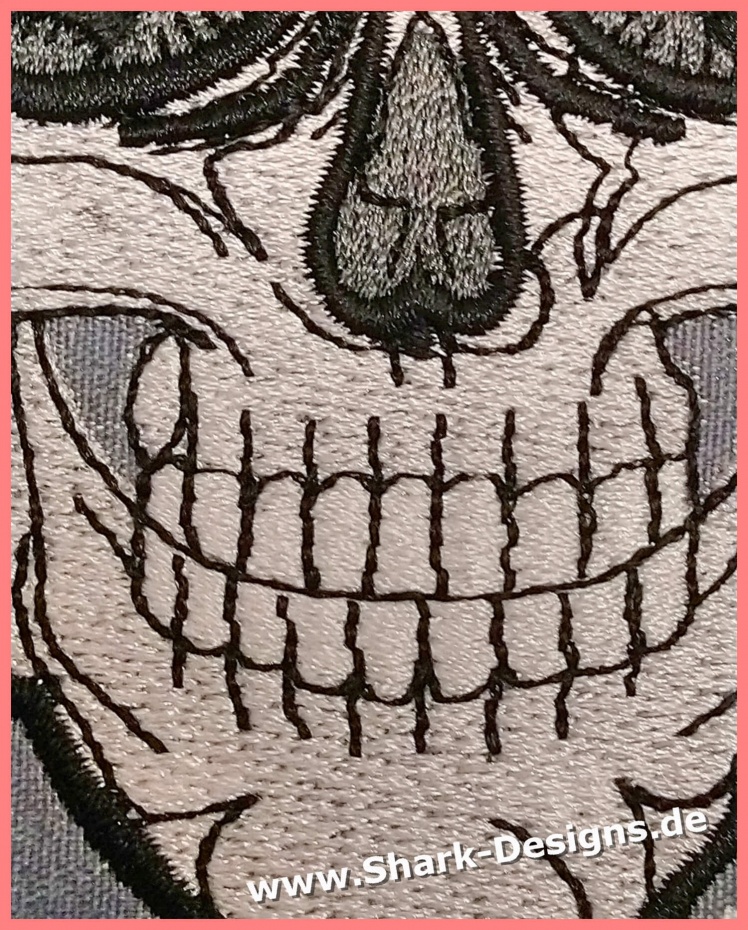 Embroidery file Grunge Lady in skull sizes