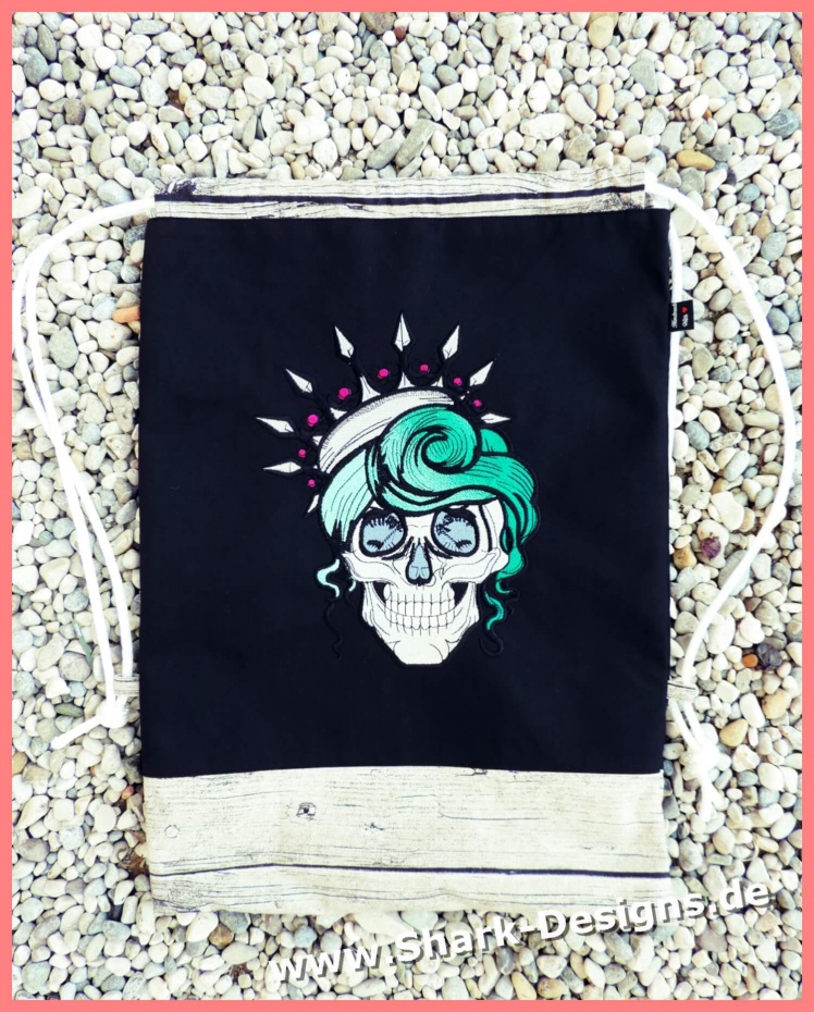 Embroidery file Grunge Lady in skull sizes