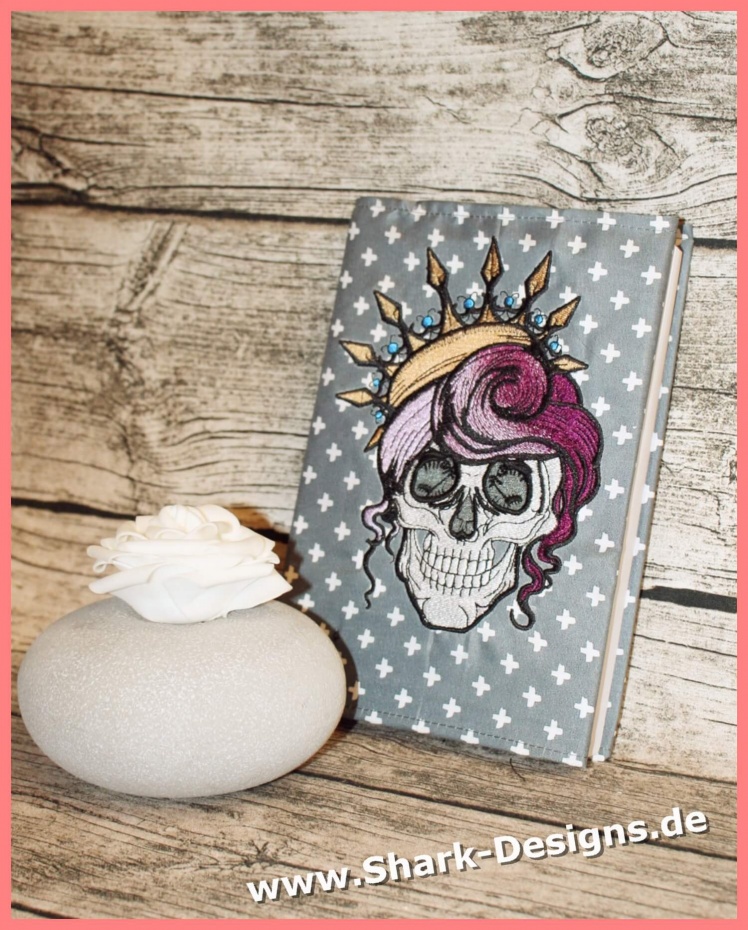 Embroidery file Grunge Lady in skull sizes
