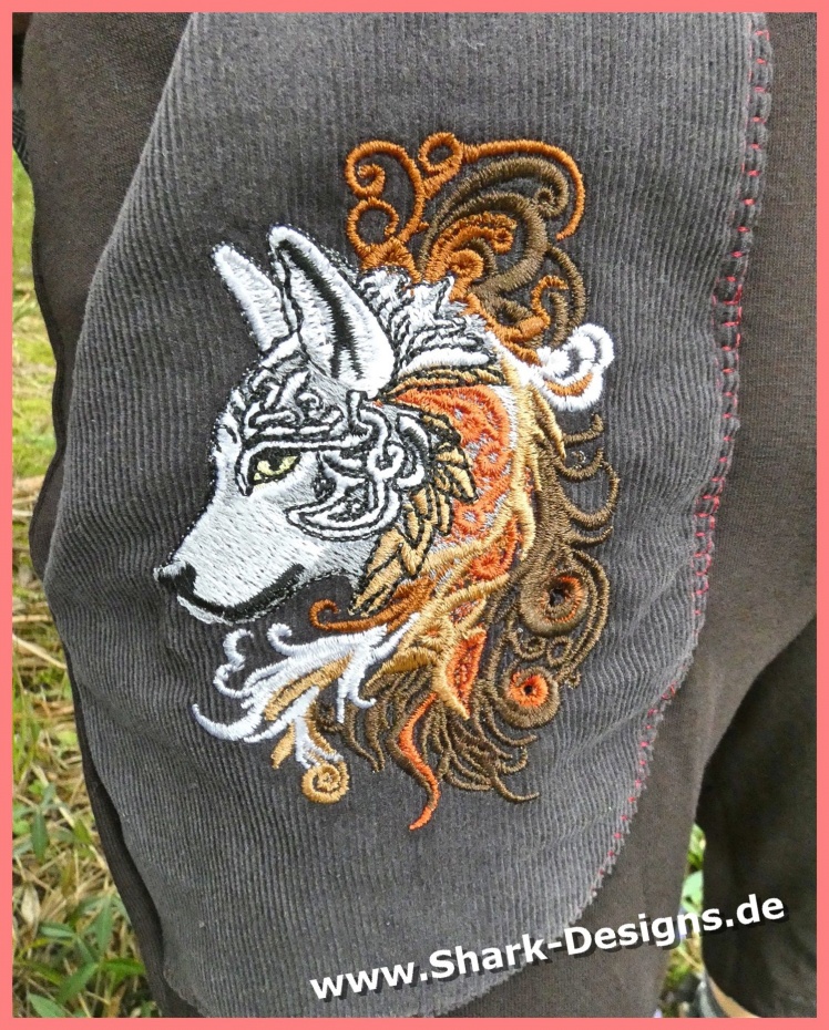 Embroidery file Celtic Wolf in 8 decorative sizes