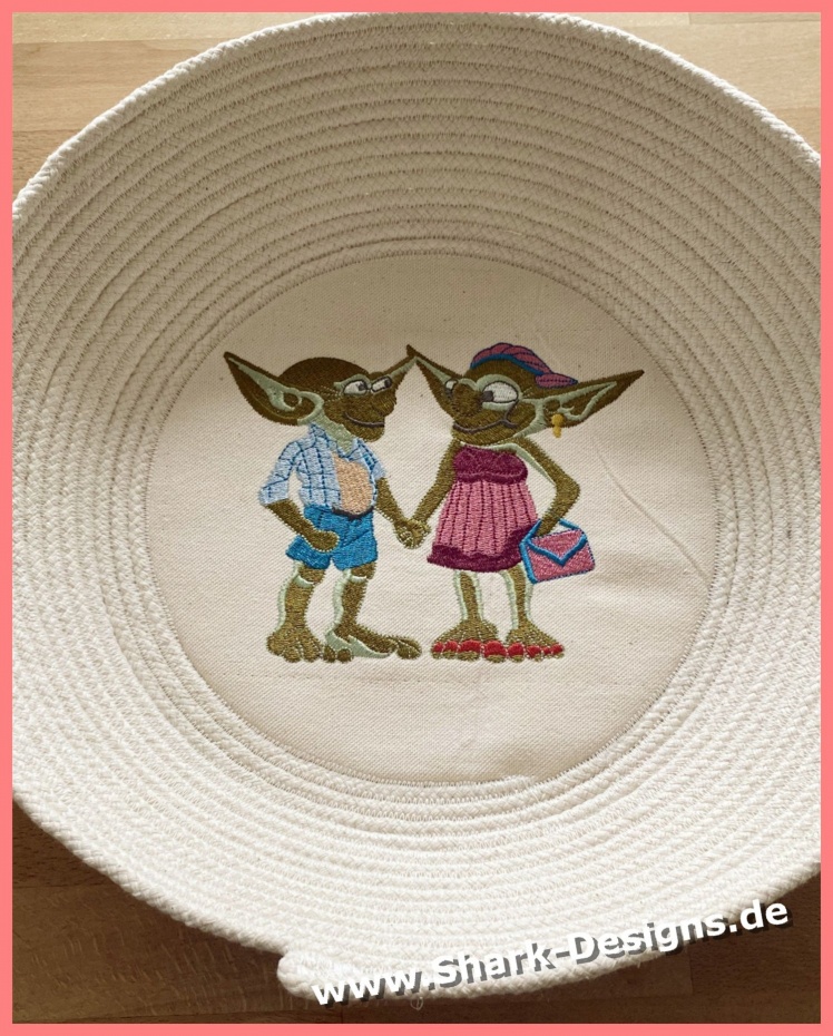 Embroidery file Goblin couple in 7 very much in love sizes
