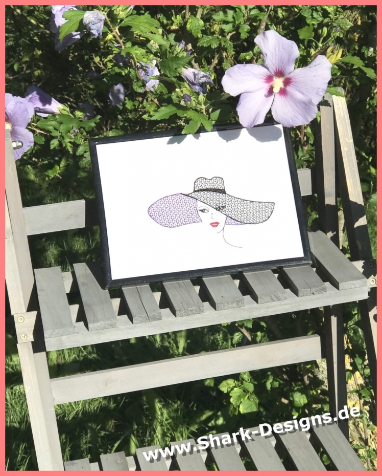 Lady Lydia in 4 behüteten Größen