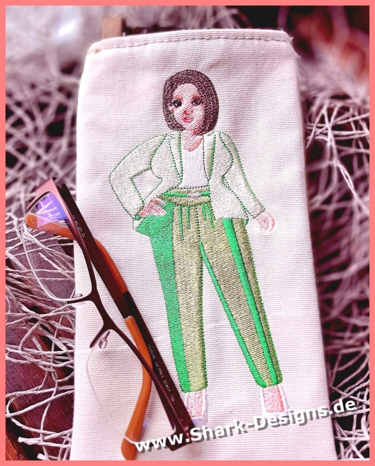 Embroidery file Curvy Fashion in 5 fancy sizes