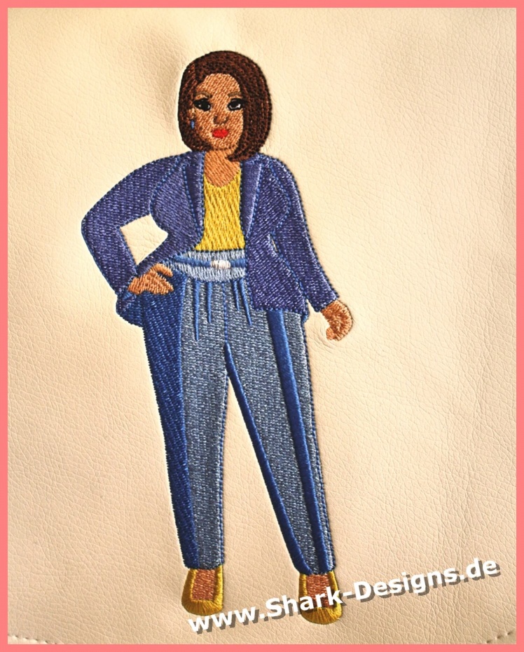 Embroidery file Curvy Fashion in 5 fancy sizes